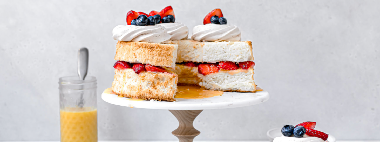 Angel Food Cake with Lemon Custard and Strawberries | Florida Crystals