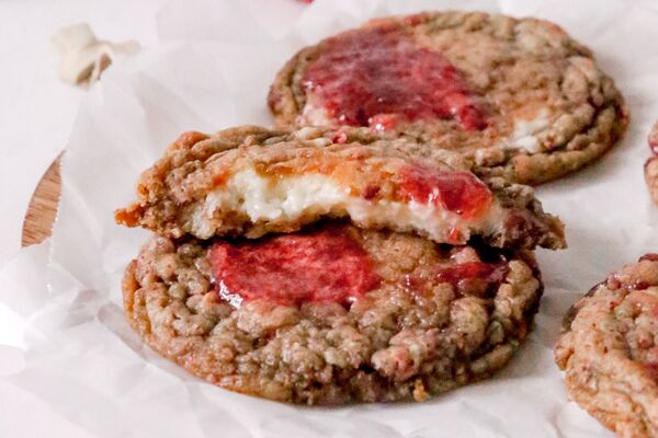 Strawberry Cheesecake Stuffed Cookies | Florida Crystals